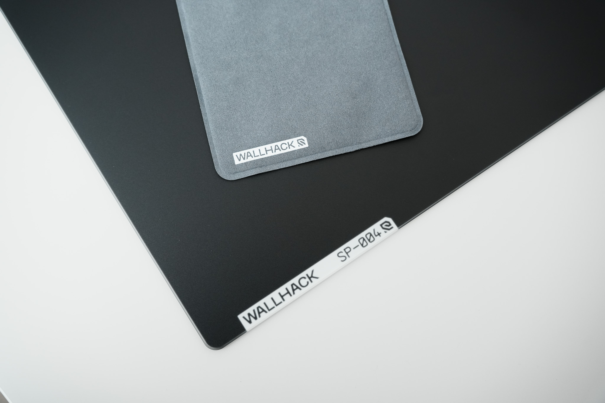 WALLHACK SP-004 レビュー：刷新された新世代のガラスマウスパッド | Xrosshair
