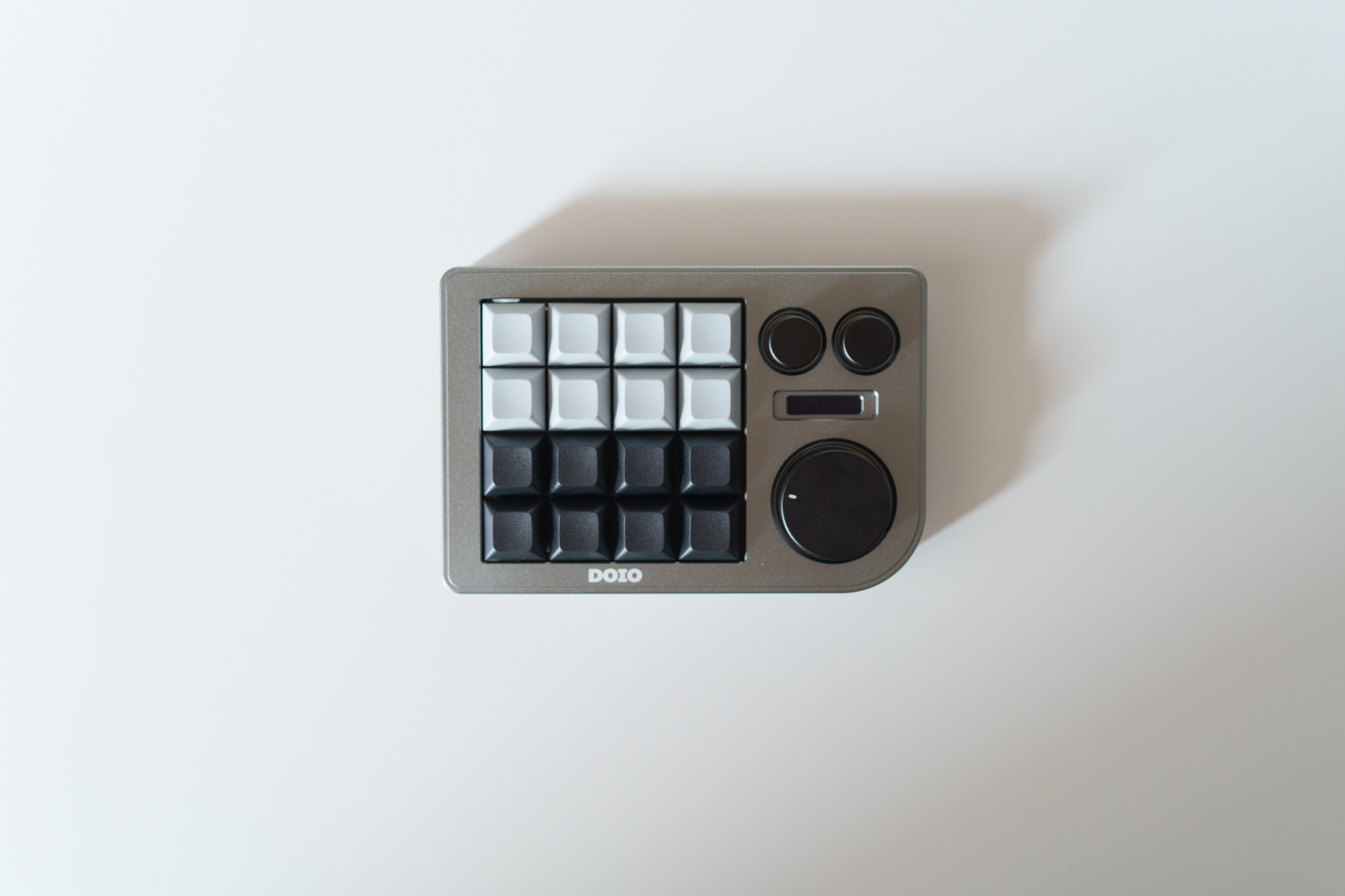 DOIO KB16 レビュー：1万円で買えるガスケットマウント搭載、ホットスワップ対応の多機能マクロパッド | Xrosshair