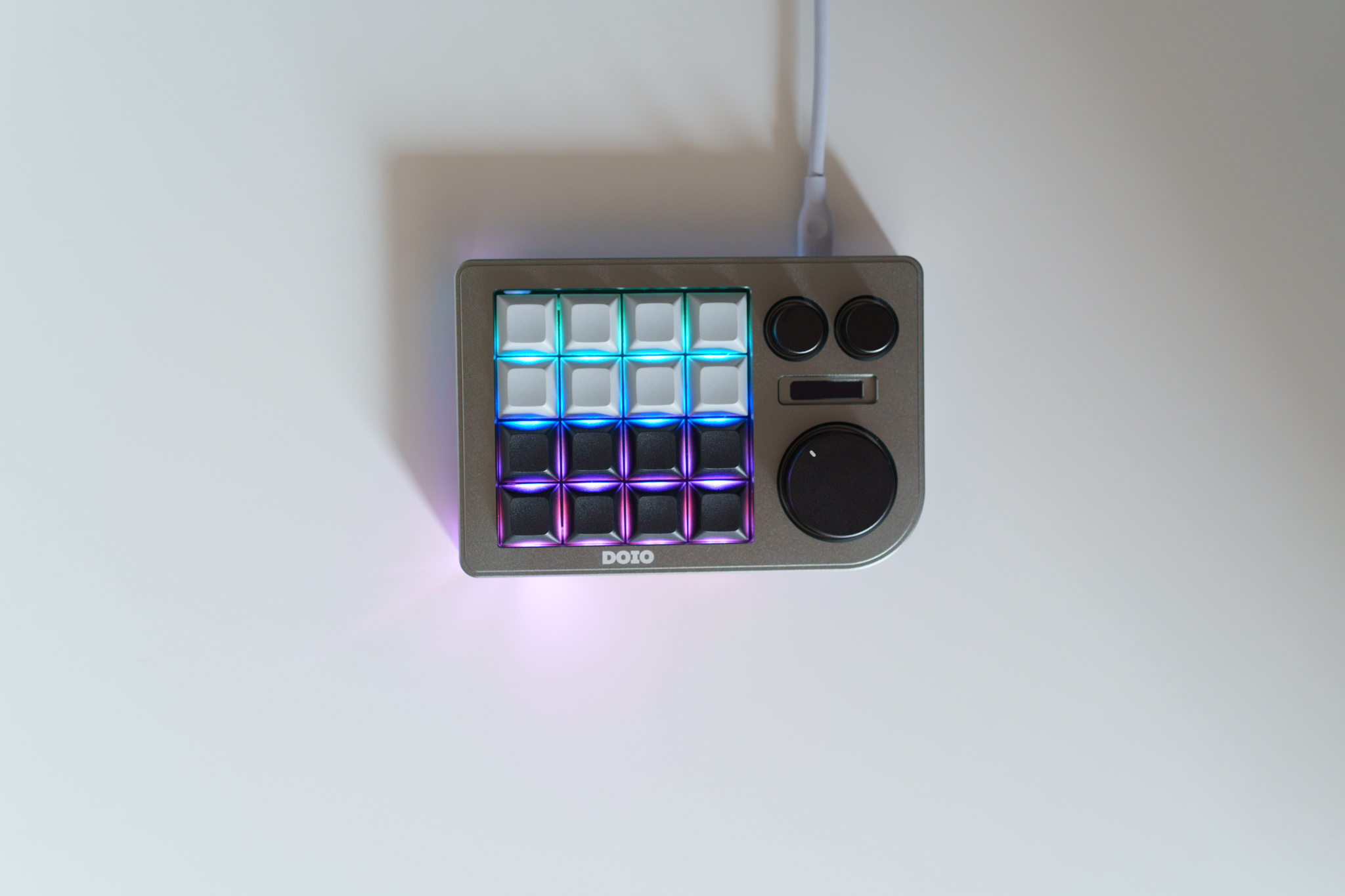 DOIO KB16 レビュー：1万円で買えるガスケットマウント搭載、ホットスワップ対応の多機能マクロパッド | Xrosshair