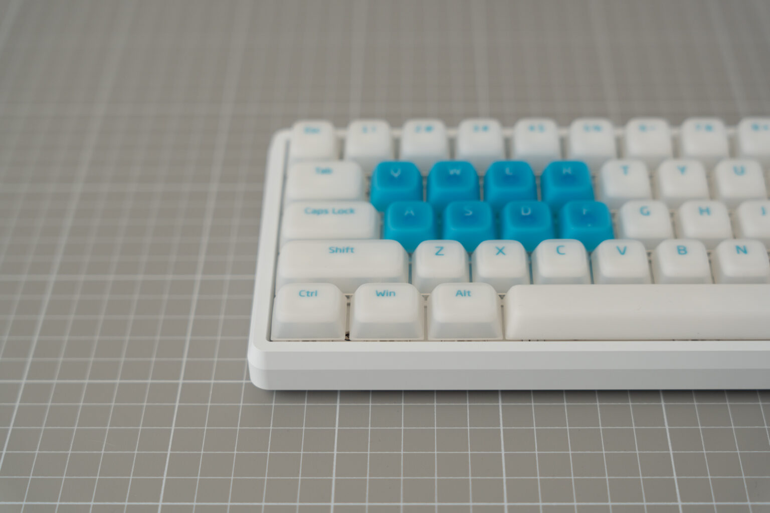 LAMZU Atlantis Pro Keyboard レビュー：幻想的なライティングが美しいシリコンキーキャップ採用のラピッドトリガー搭載 ...