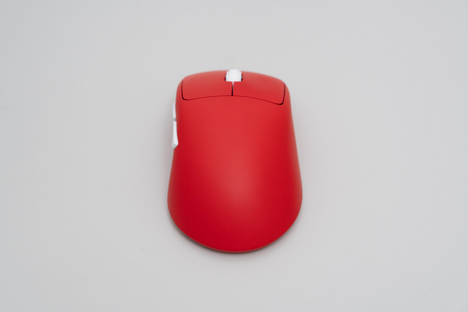 Waizowl OGM PRO V2 レビュー：前作から大幅な進化を遂げた軽量8Kポーリングレートのハーフエルゴマウス | Xrosshair