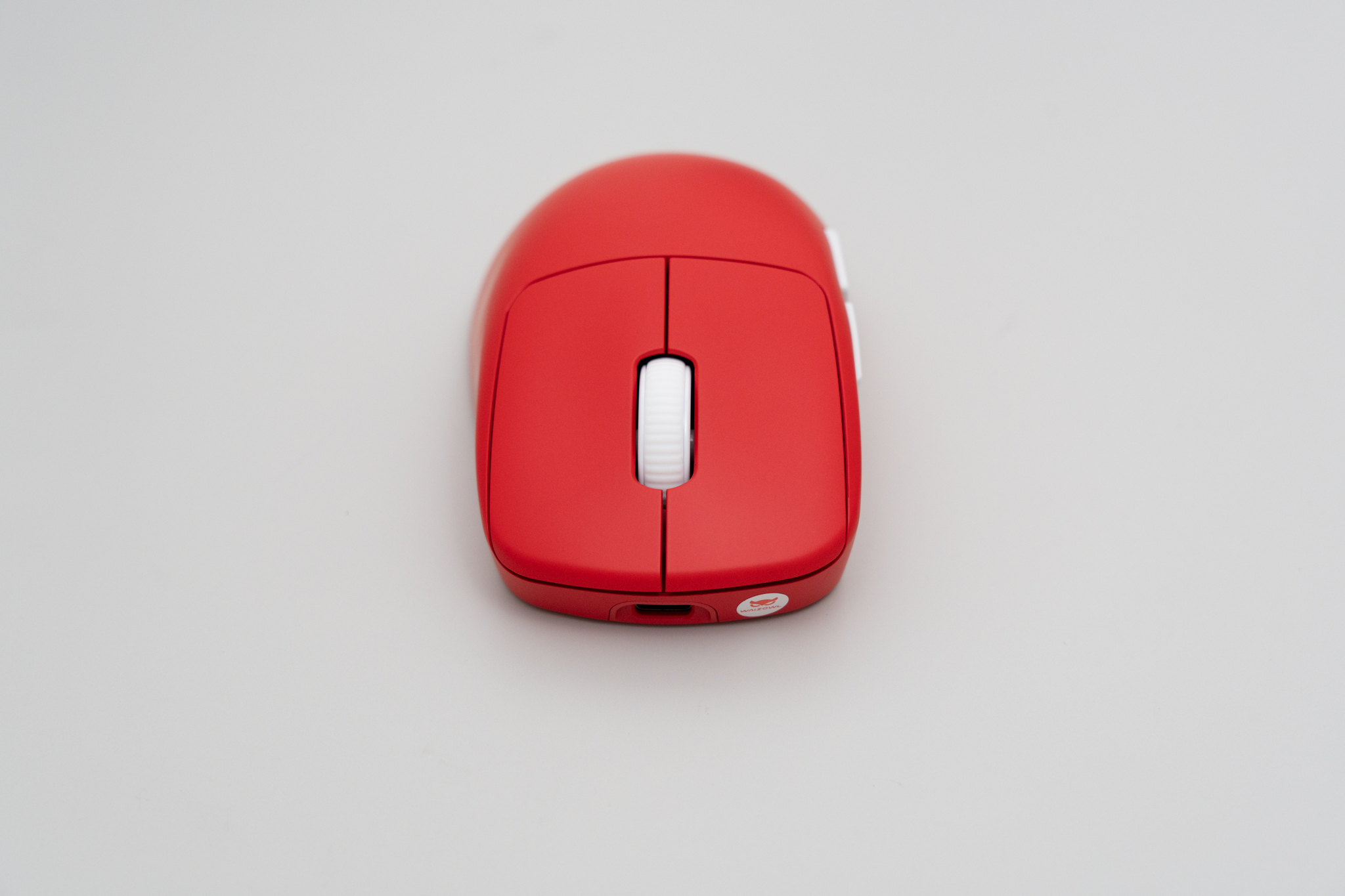 Waizowl OGM PRO V2 レビュー：前作から大幅な進化を遂げた軽量8Kポーリングレートのハーフエルゴマウス | Xrosshair