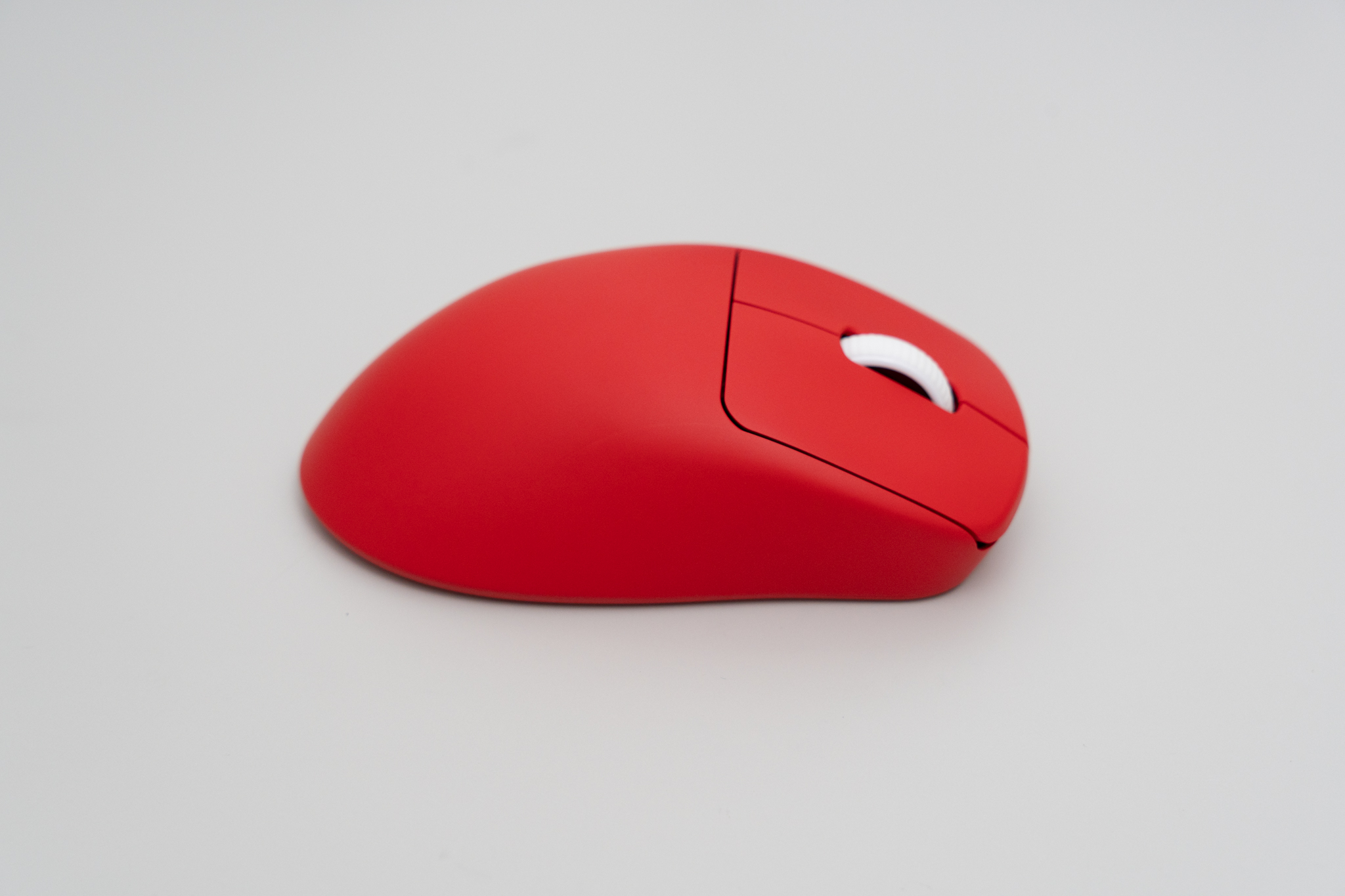 Waizowl OGM PRO V2 レビュー：前作から大幅な進化を遂げた軽量8Kポーリングレートのハーフエルゴマウス | Xrosshair