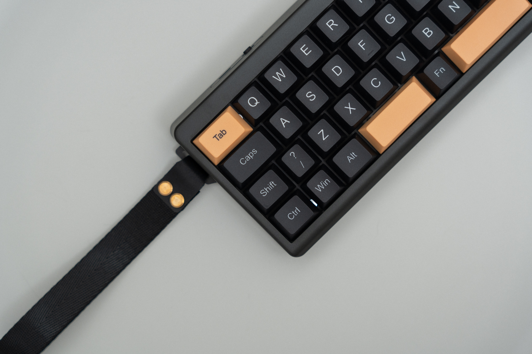 EPOMAKER TH40 レビュー：分割スペースバー＆VIA対応のコンパクトな40％キーボード | Xrosshair