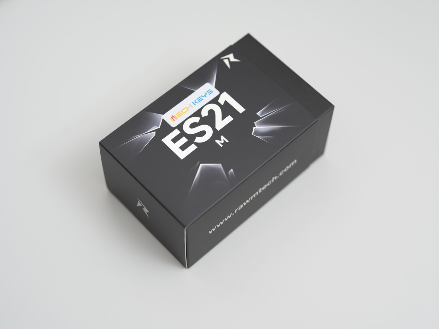 RAWM ES21M レビュー：8Kポーリングレート対応と高性能センサーを搭載した約1万円のゲーミングマウス | Xrosshair