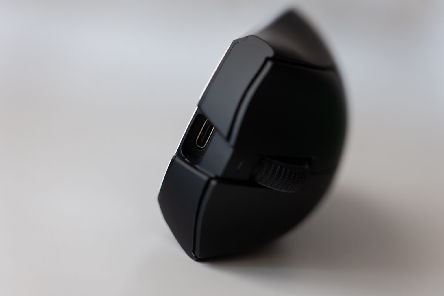 Razer DeathAdder V4 Pro レビュー：56gの軽量ボディと最新センサー搭載、”10年で最大級の技術革新”を謳う次世代フラグ ...